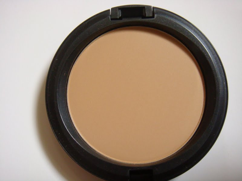 Indian Beauty Central: MAC SELECT SHEER PRESSED POWDER COMPACT NC 45