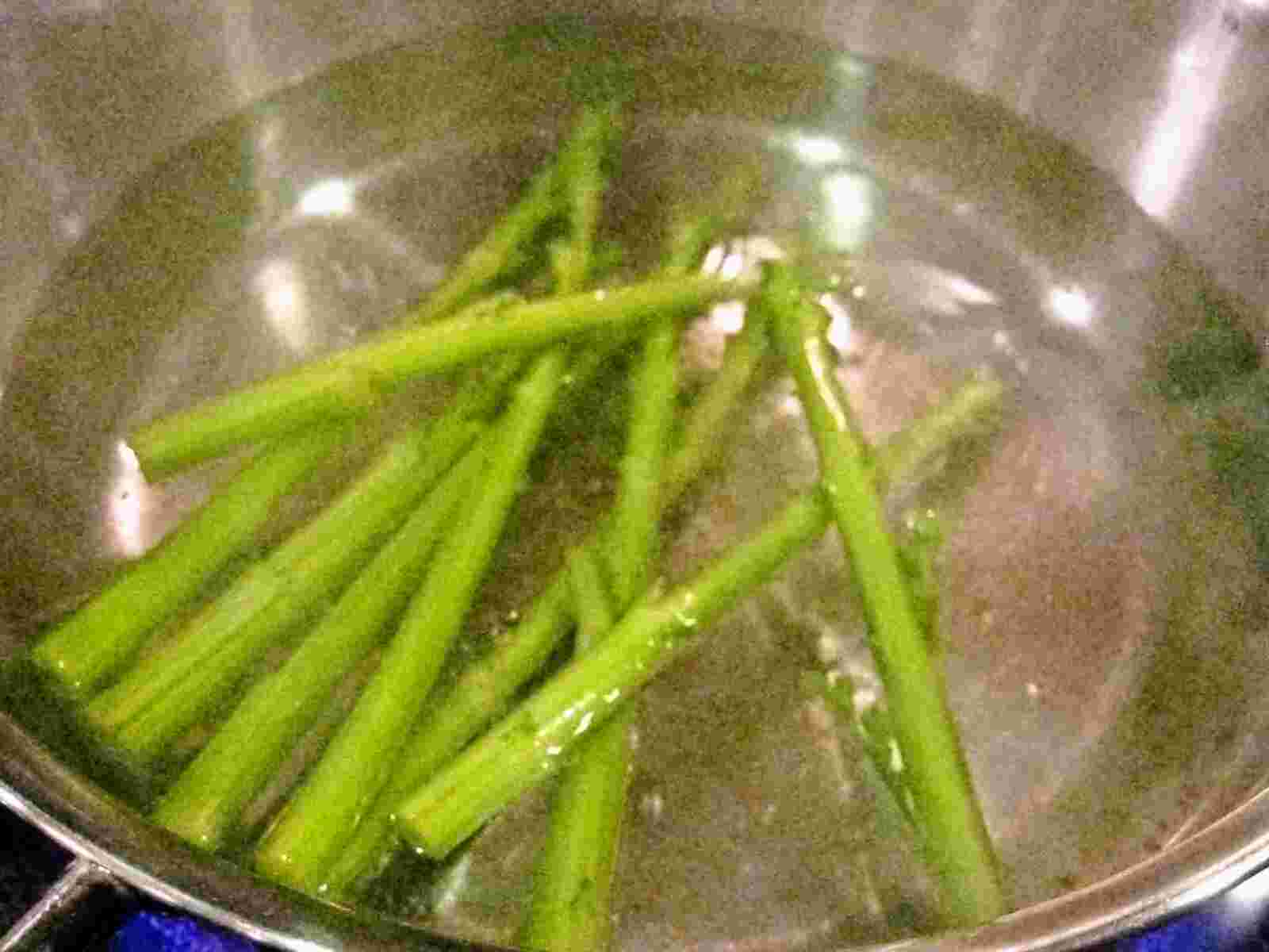 Recipes for Tom: Sumooku saamon to shungiku no mazegohan / steamed rice ...