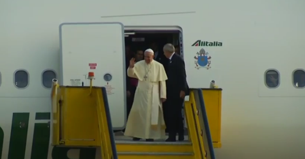 Welcome To Chitoo's Diary.: Photos: Pope Francis arrives Uganda
