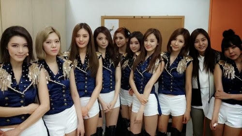 Kahi joins After School for their 'Music Bank' stage