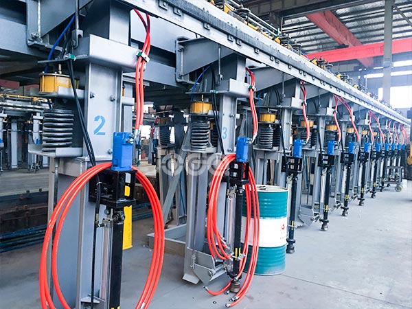 the automatic busbar jacking frame is used to lift the anode ...