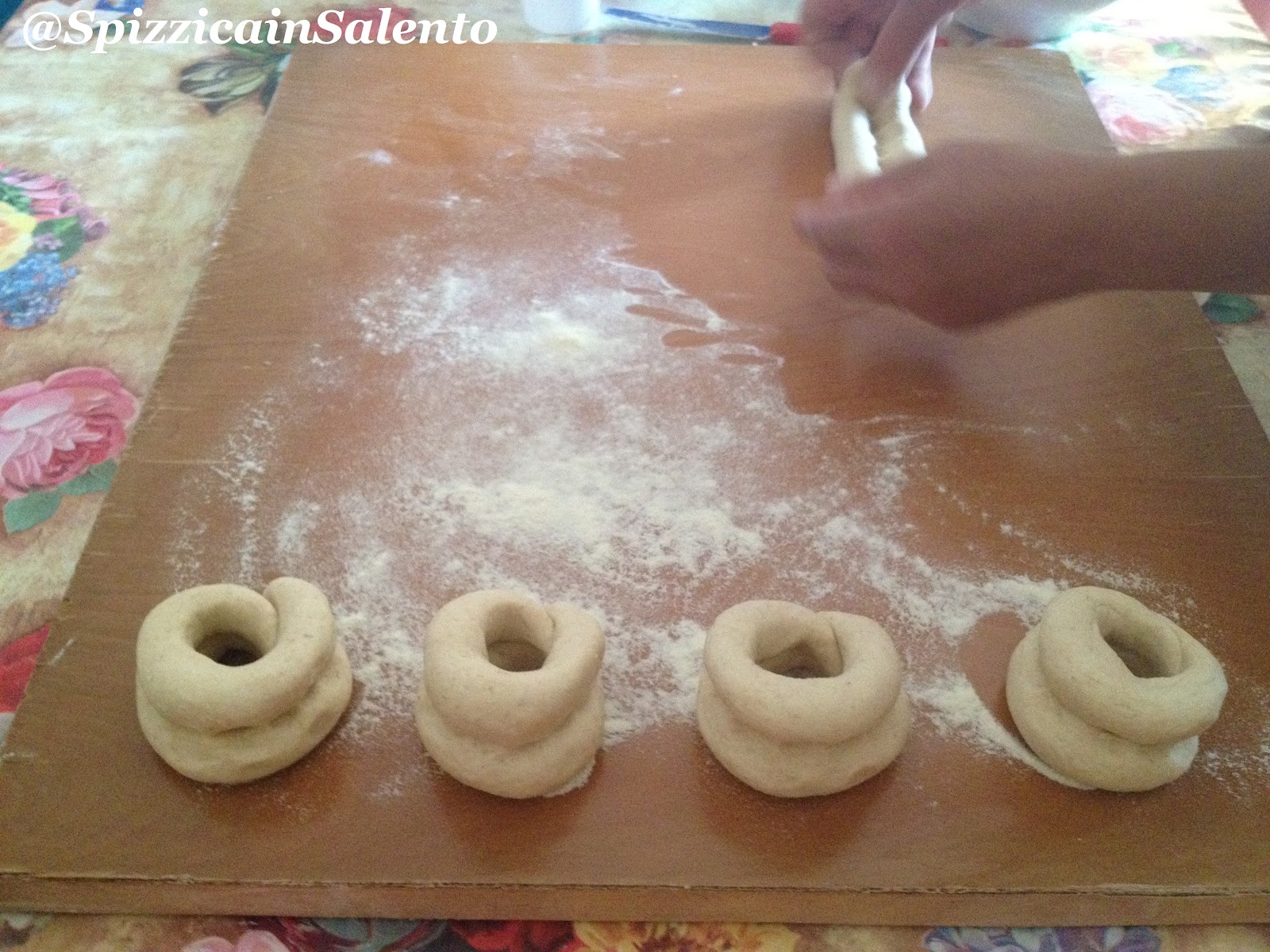 Spizzica in Salento...: Le Fantastiche Frise-Friselle-Friseddhe...