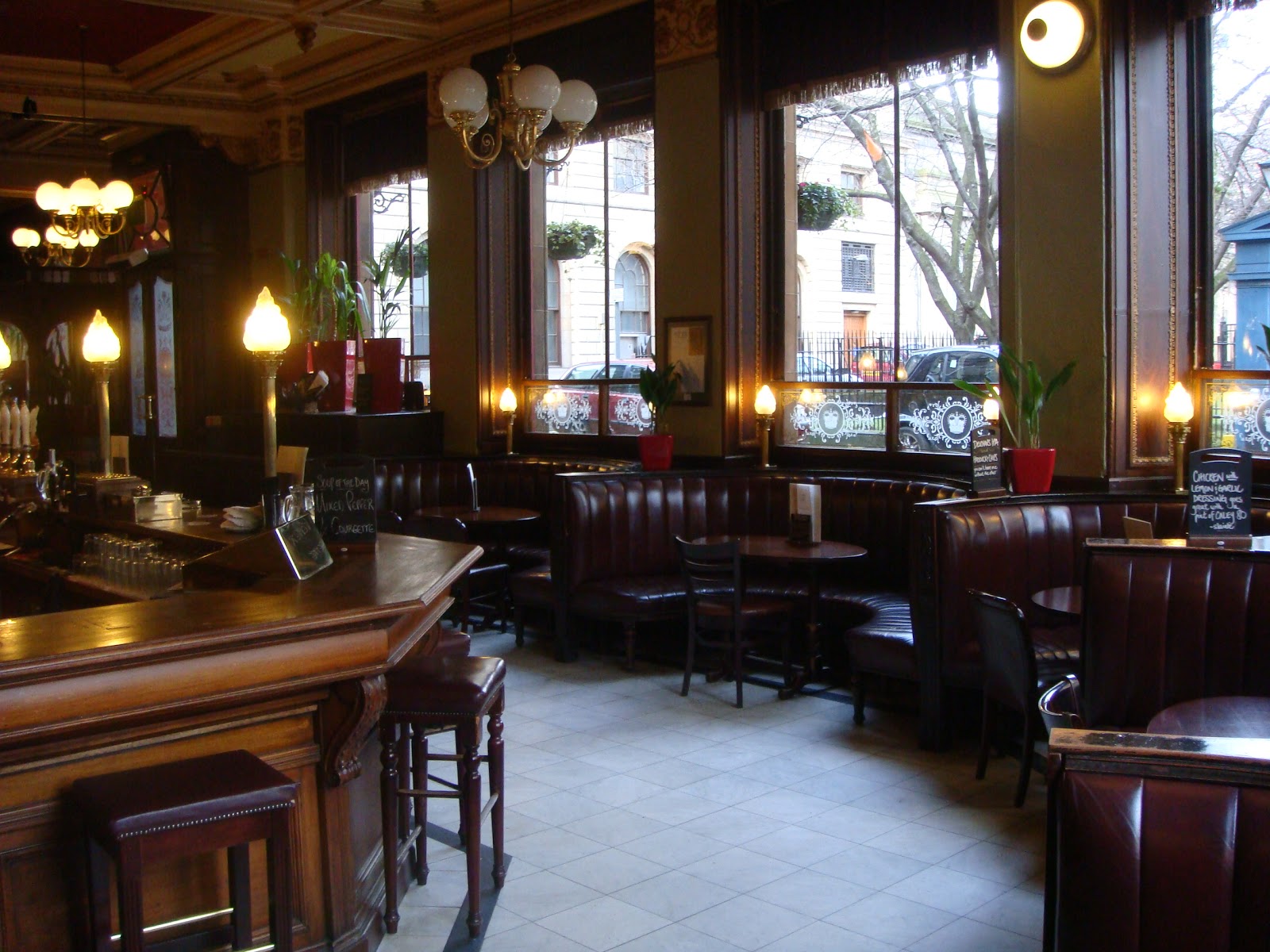 Time for a Pint – A Pictorial Pub Crawl: Edinburgh