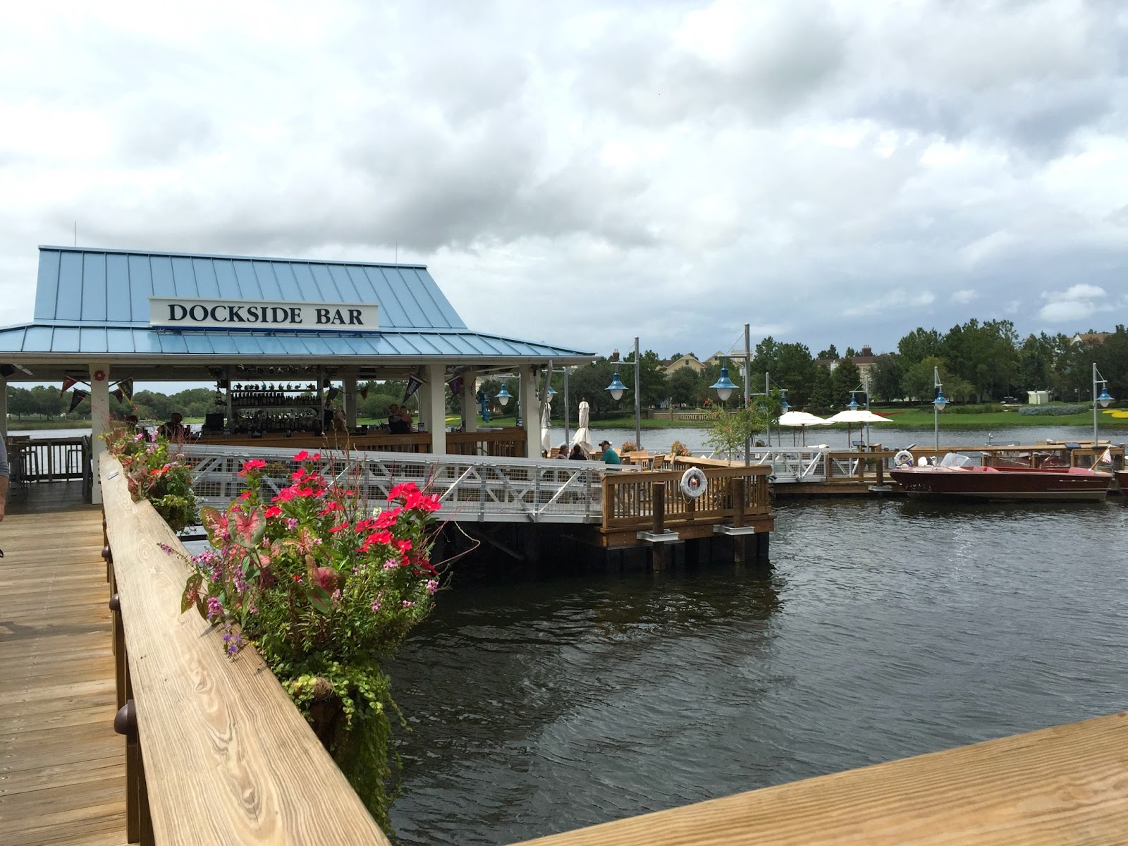 The BOATHOUSE Restaurant | Boats, Bars, and Burgers! - White Glove World