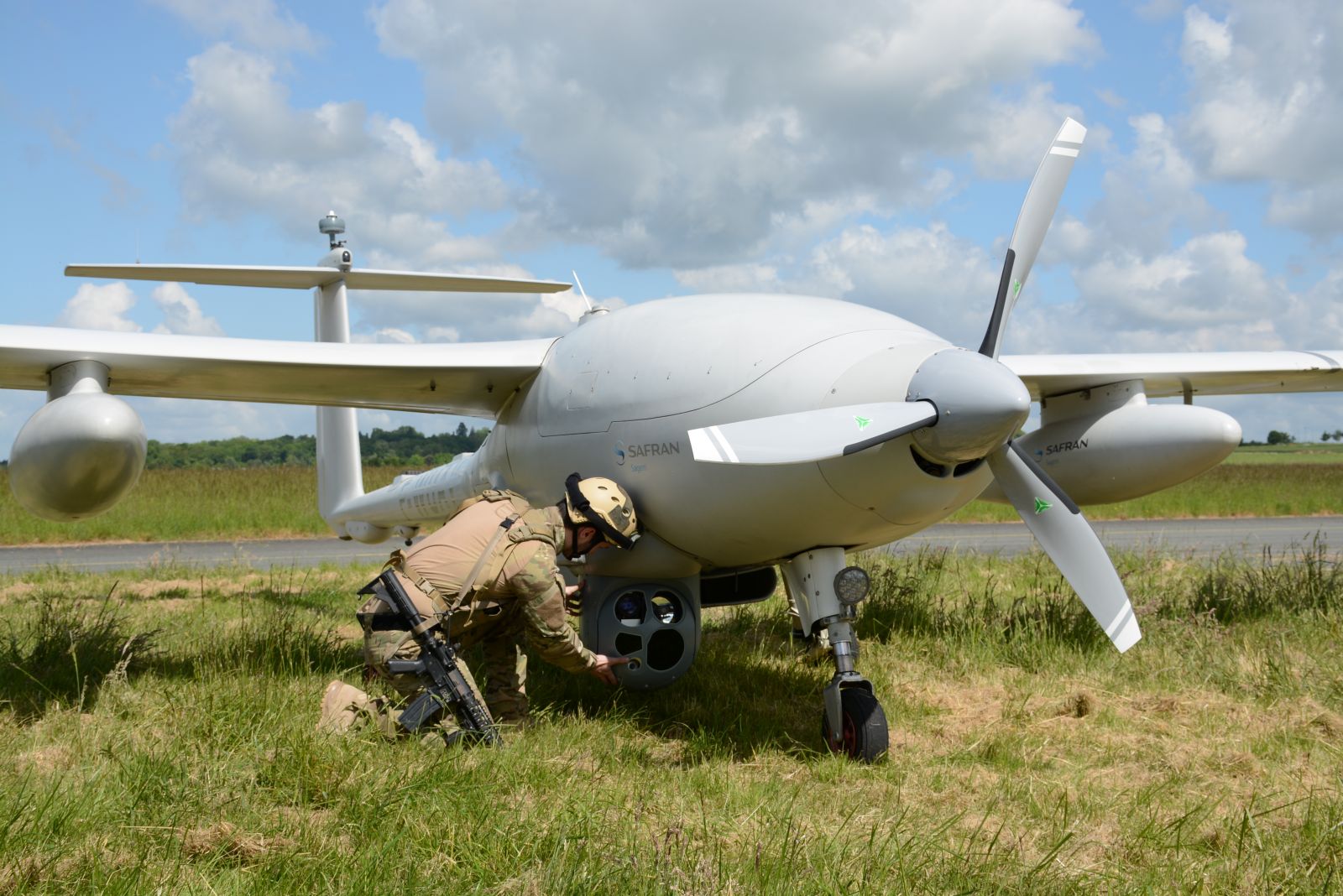 Defensa y Armas: Los drones militares generarán este año un negocio de ...