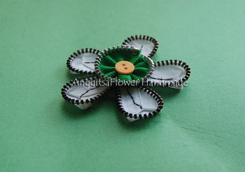 AnggitsaFlower Handmade: Zipper Flower Tutorial (Cara Membuat Bunga ...