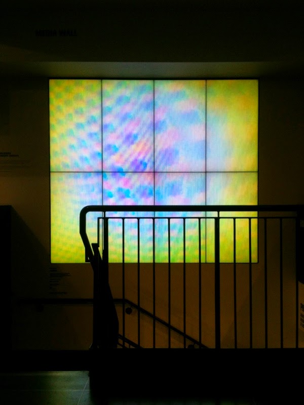 MONOCHROMATIC AXONOMETRIC: Sun/Screen