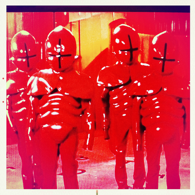 Red shiny robots of vortis - hoteltews