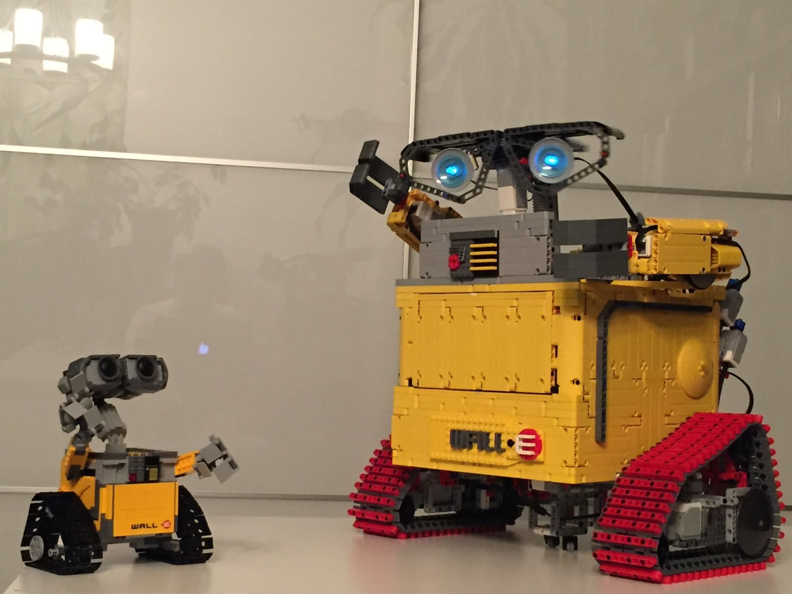 WALL-E7, a fast cute cube robot transformer.