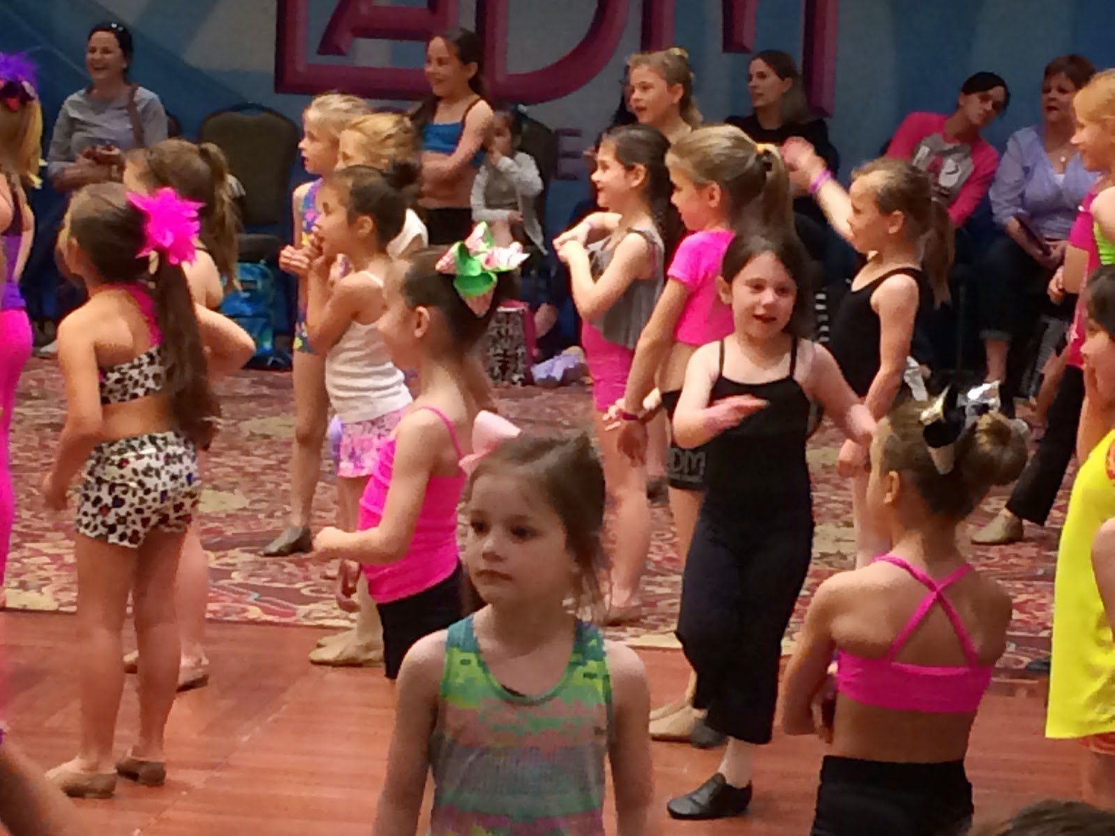 Mojoy: More...Dancing competition!