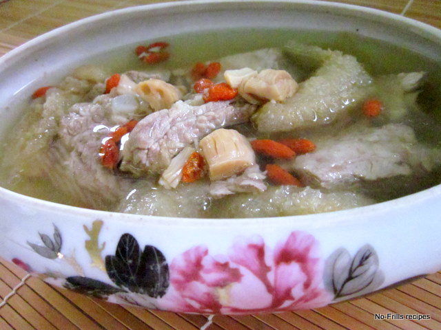 Double boiled fish bladder and spare ribs soup