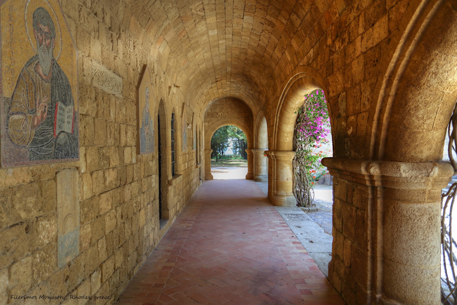 Mumbo Jumbo: Rhodes, Greece : Beaches, ancient ruins, medieval palaces ...