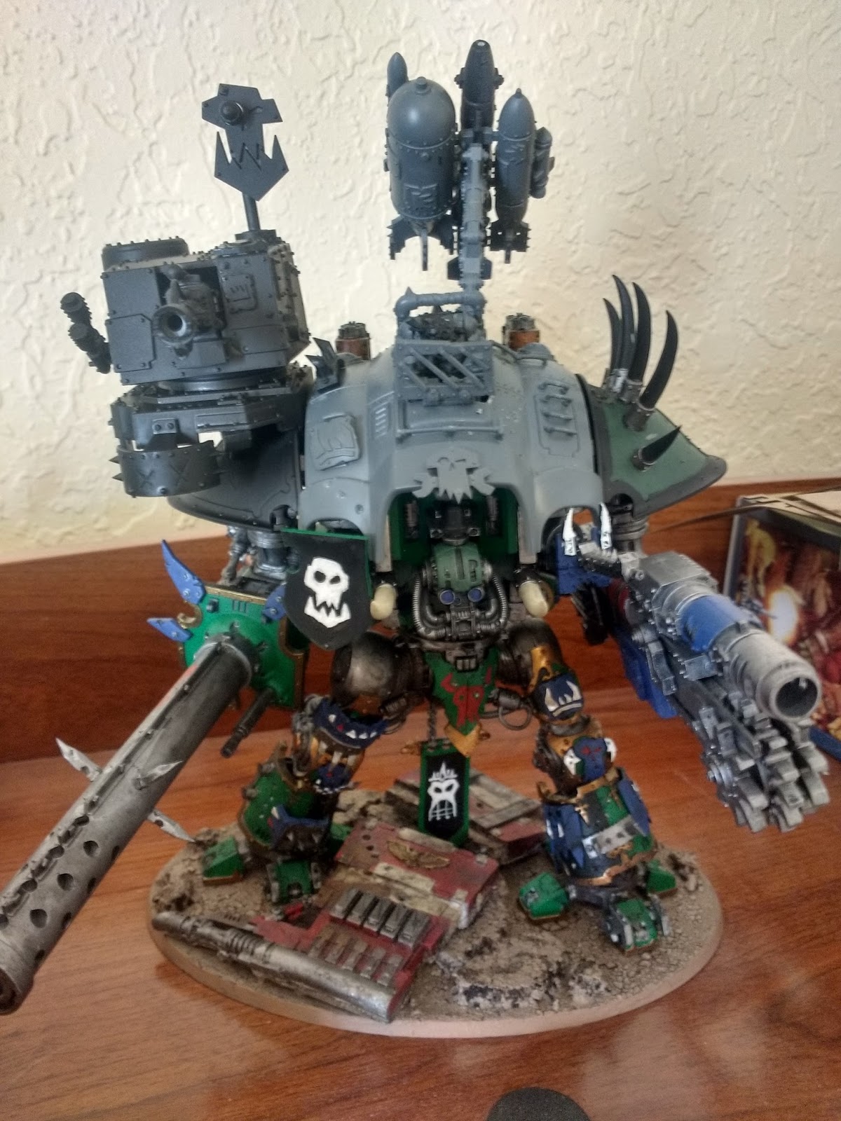 The Mad Mek's Workshop : Looted Ork Imperial Knight - TO DONE!