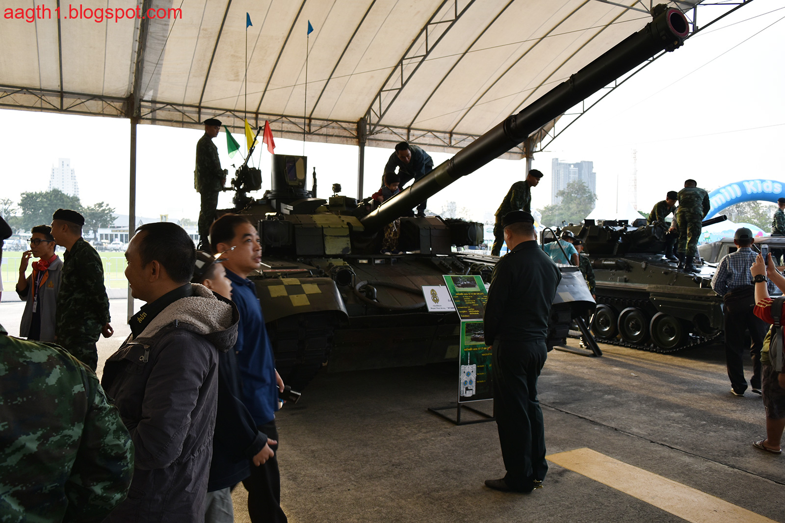 AAG_th บันทึกประจำวัน: รถถังหลัก VT4 Oplot และ M60A3 ในวันเด็ก ๒๕๖๑ กองพลทหารม้าที่๒ รักษาพระองค์