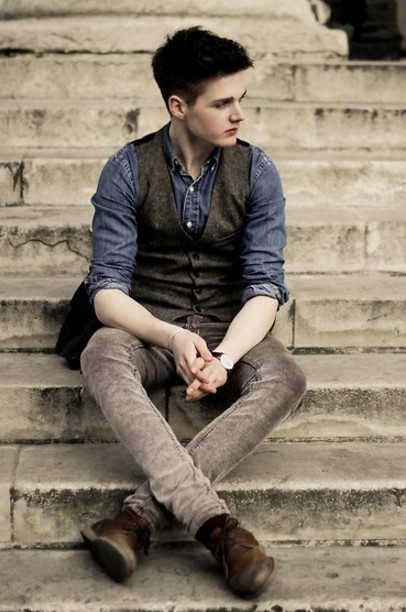 √ 24 Gaya Foto Pria Keren dan Kekinian yang Wajib Kamu Tirukan Terbaru ...