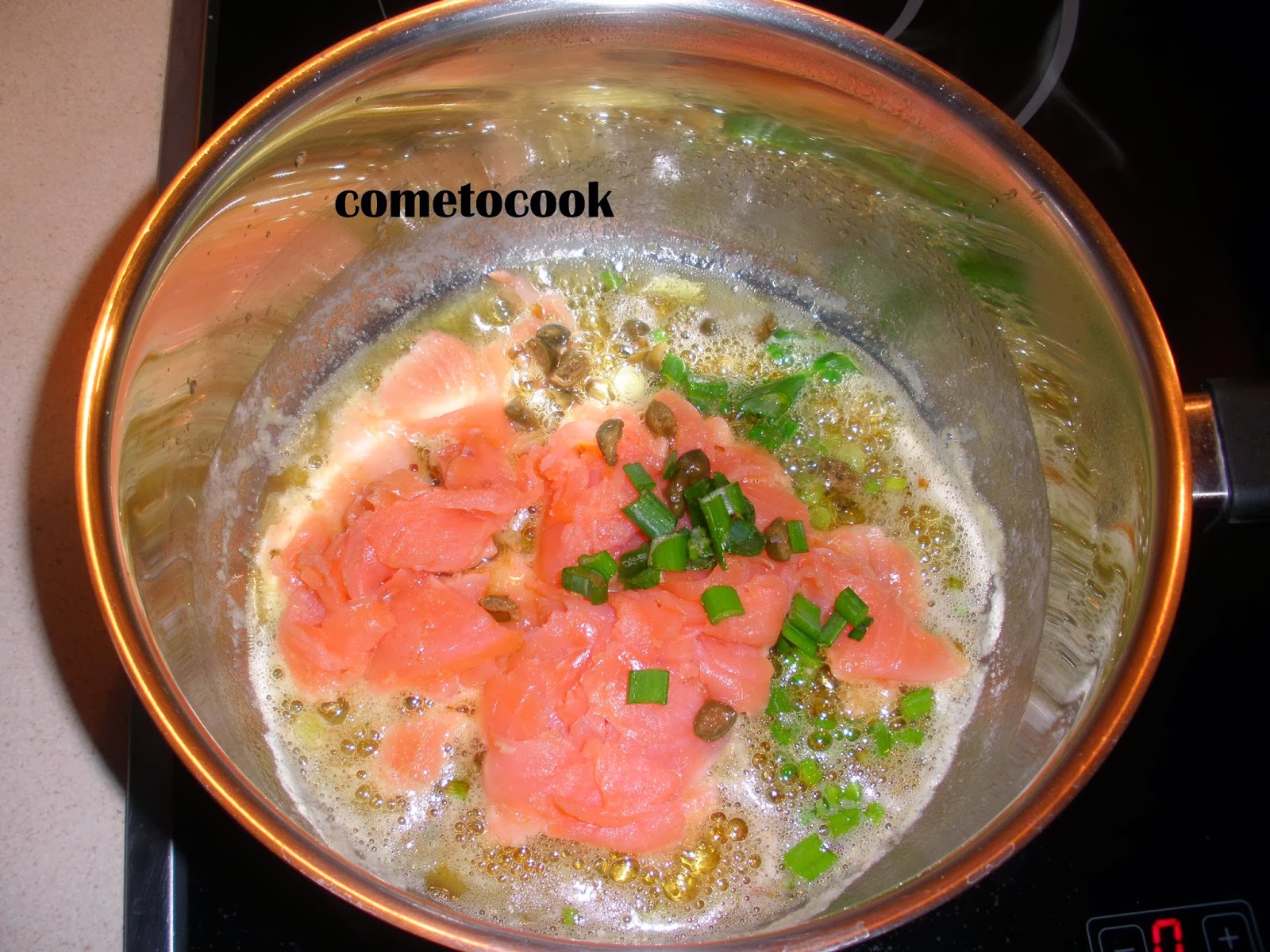 Come to cook: Πενες με καπνιστο σολομο