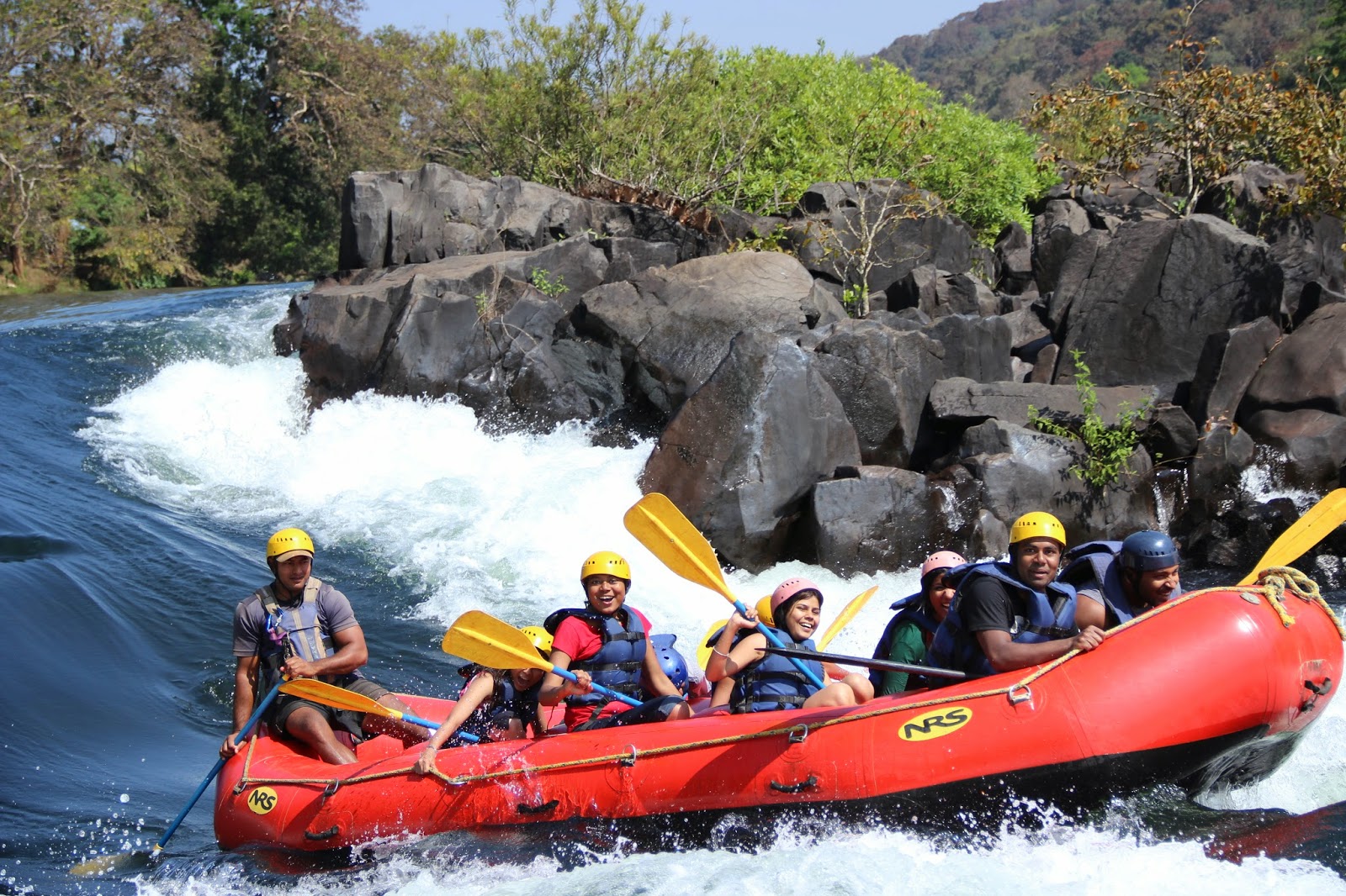 Being Nomadic...: River Rafting in Dandeli – Drive over the rapids of Kali