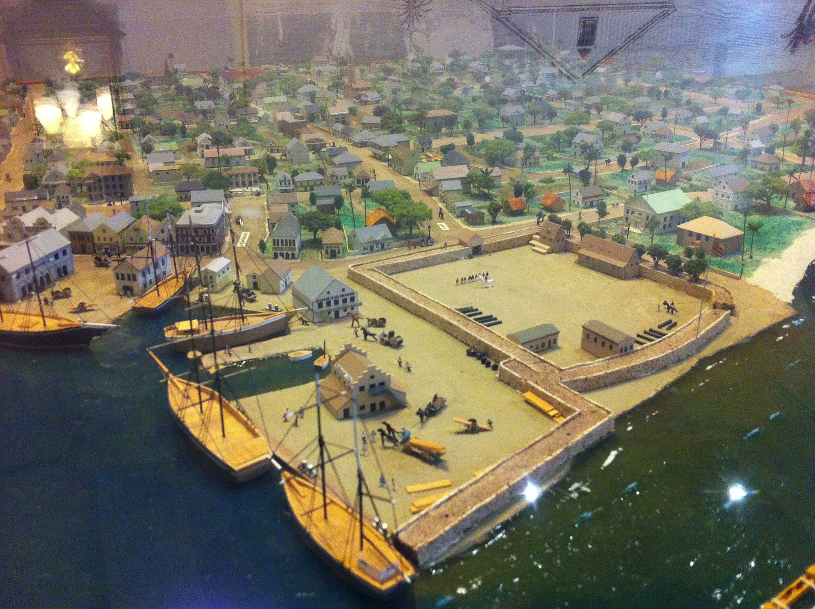 Pohukaina Cave: Honolulu Fort (Kekuanohu)