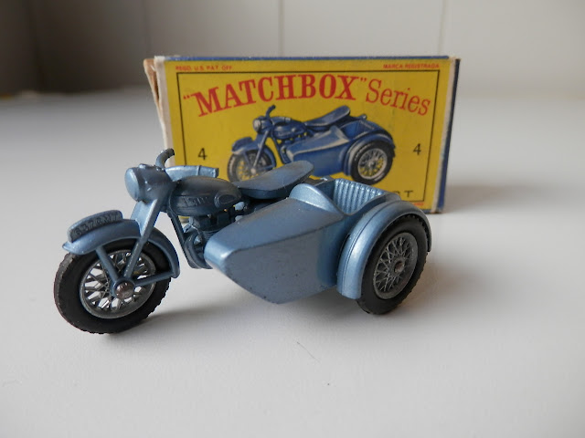 EDUARDO ASCANIO MIS MATCHBOX: Nº. 4 TRIUMPH MOTORCYCLE AND SIDECAR