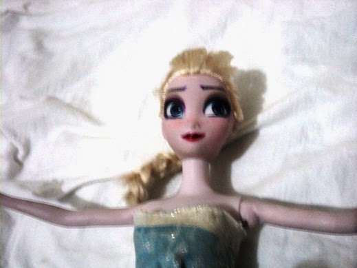 Knocked-off!: Bootleg Toy Review : Bootleg Elsa 12" doll