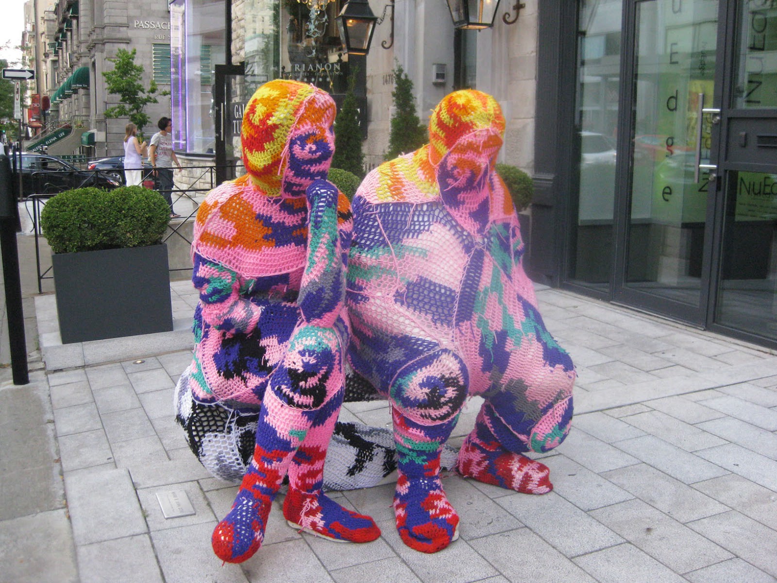 knotsewcute : yarn bombing in montreal.