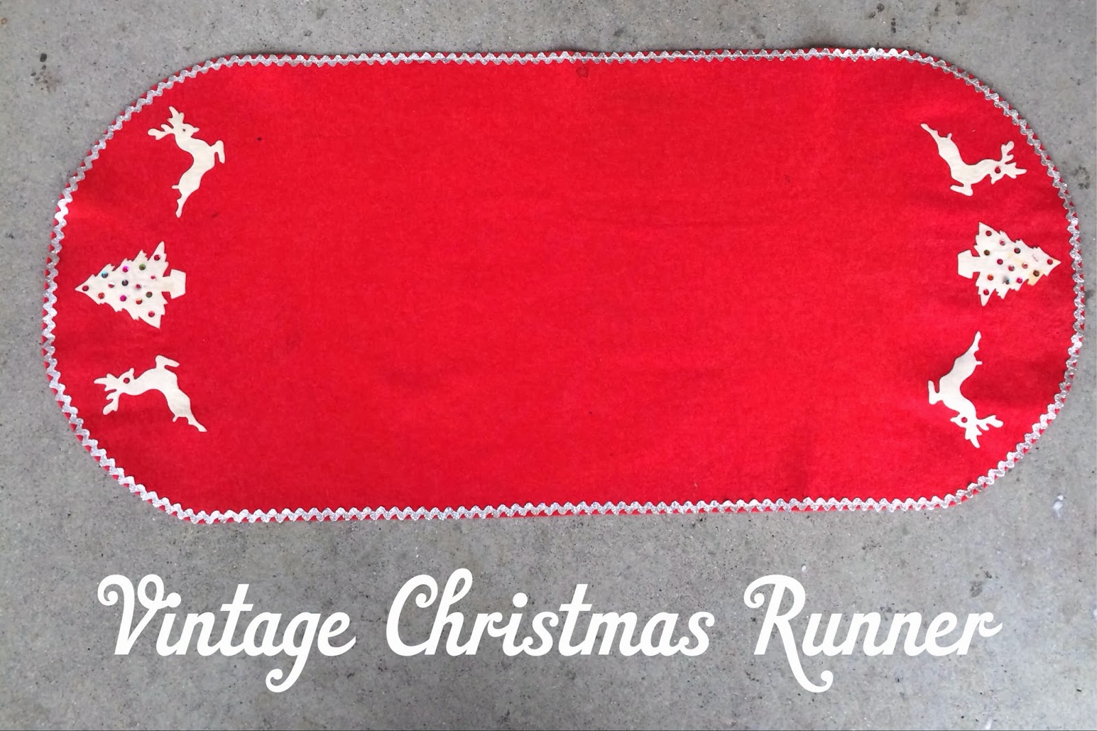 livin vintage: Vintage Christmas Craft Week: Felt Christmas Table Runner