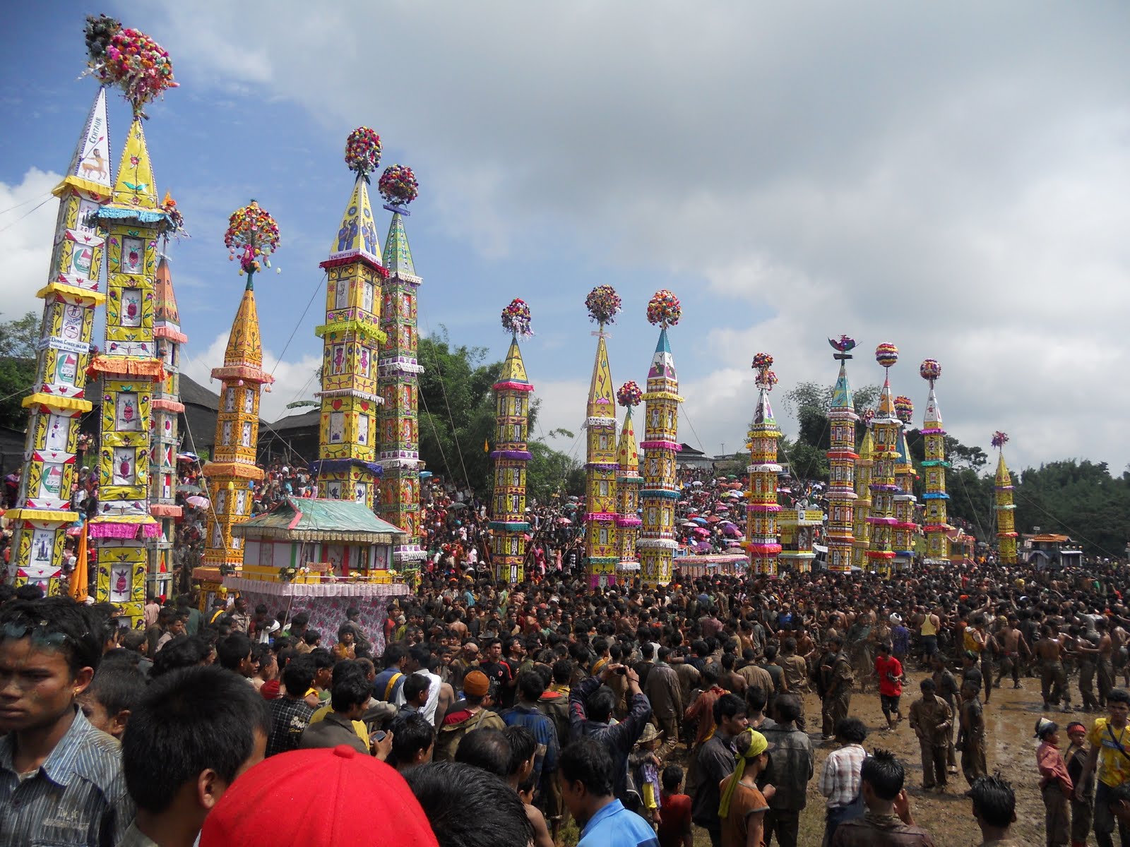 Jaintia Bulletin: The Biggest Behdeinkhlam festival