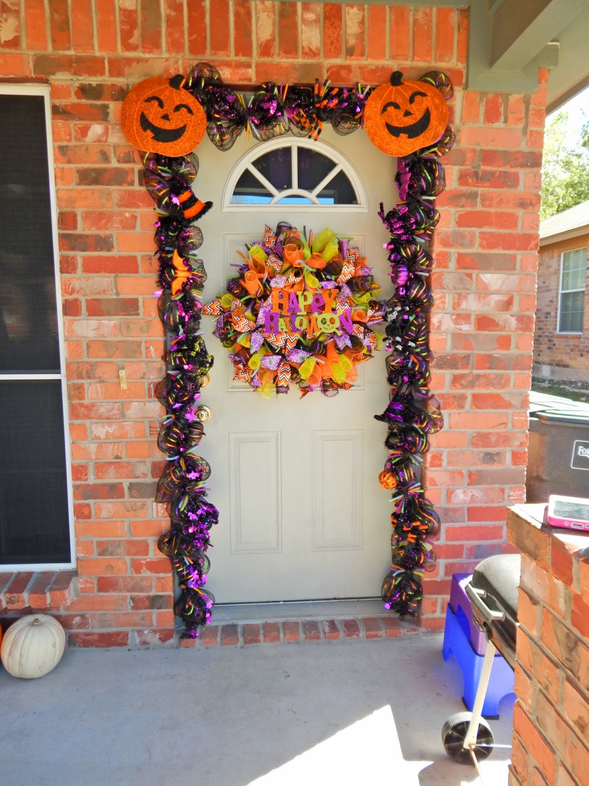 HMHDDesigns Blog: Halloween Deco Mesh Door Garland