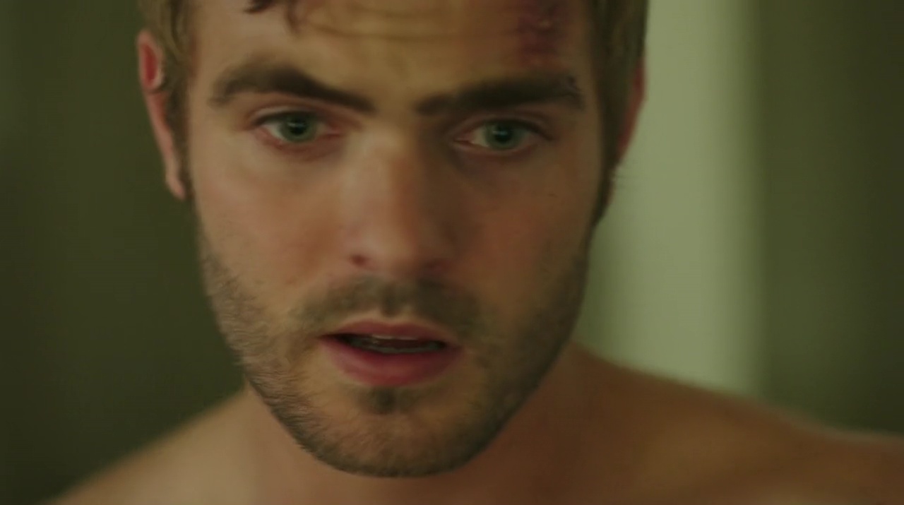 ausCAPS: Alex Roe shirtless in Rings