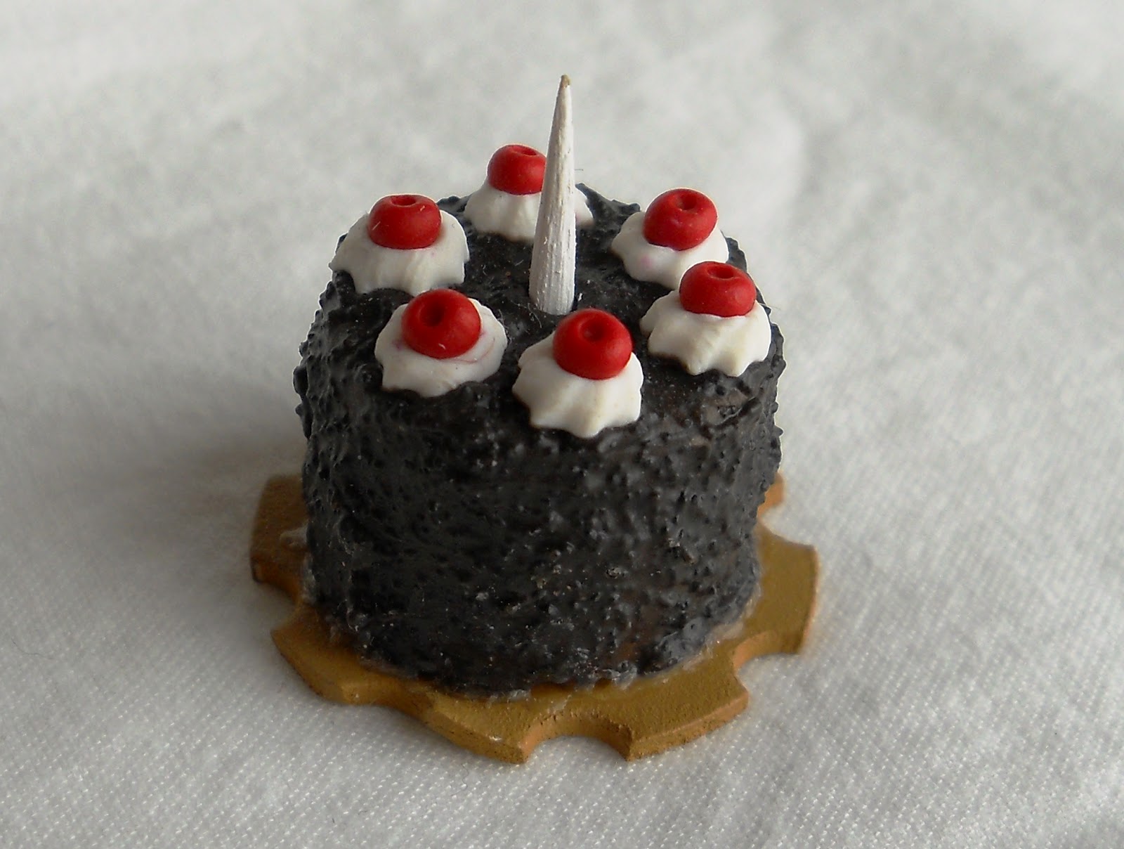 Beau Monde Crafting: Teeny Tiny Pie Magnets!