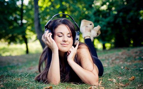 6 Manfaat Kesehatan Mendengarkan Musik | DUNIA ILMU
