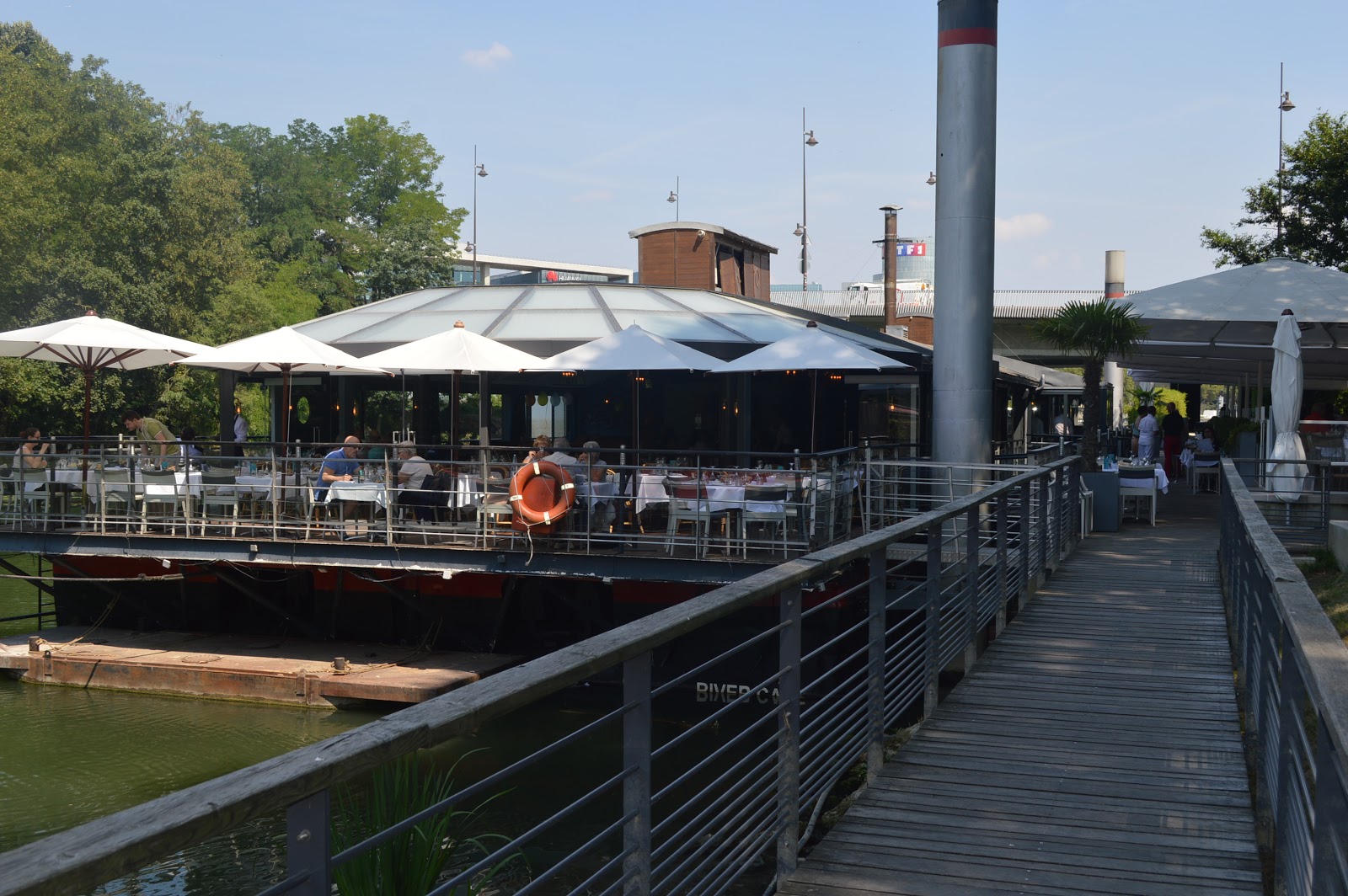 Le River Café, un resto sur une péniche - My Travel Blog