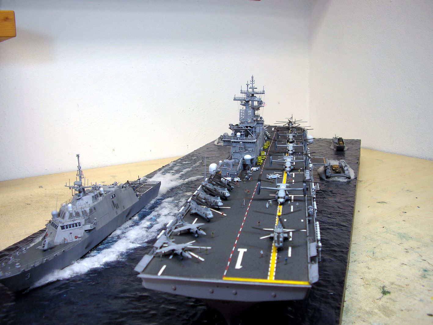 Mikrokosmos: USS Wasp Gallery models, USS Fort Worth Bronco models, 1/ ...