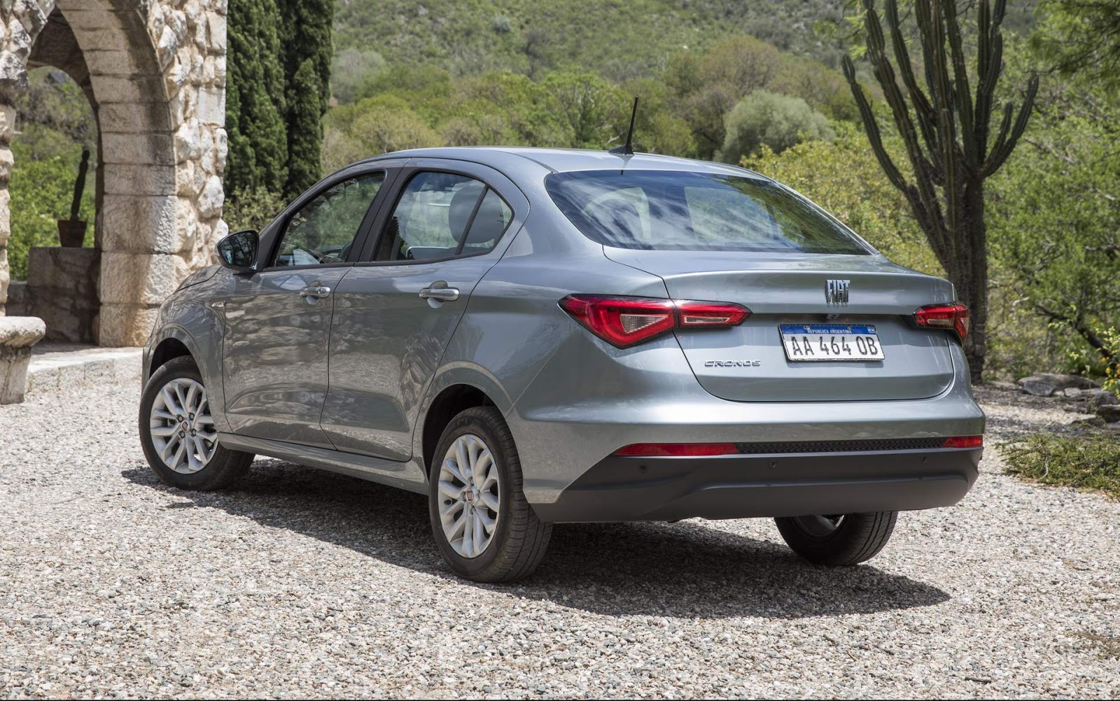 Novo Fiat Cronos 1.8 Automático: desempenho e consumo