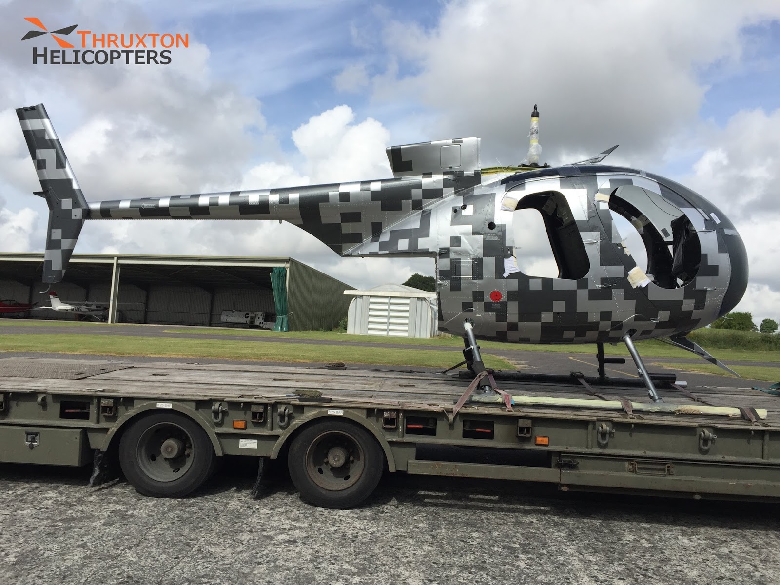 Thruxton Helicopters: Hughes 500 departs