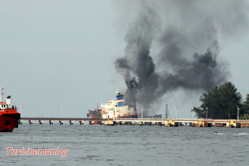 ::Epilog Sebuah Kehidupan: ::MT Bunga Alpinia Terbakar di Pelabuhan Labuan