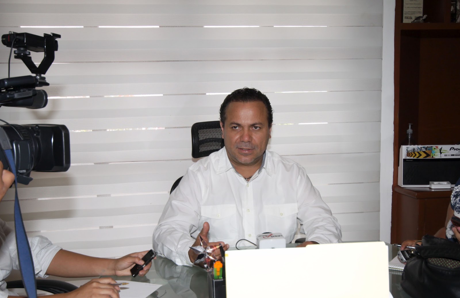 Enlace Noticias Quintana Roo: Entrevista a Julián Ricalde Magaña en la ...