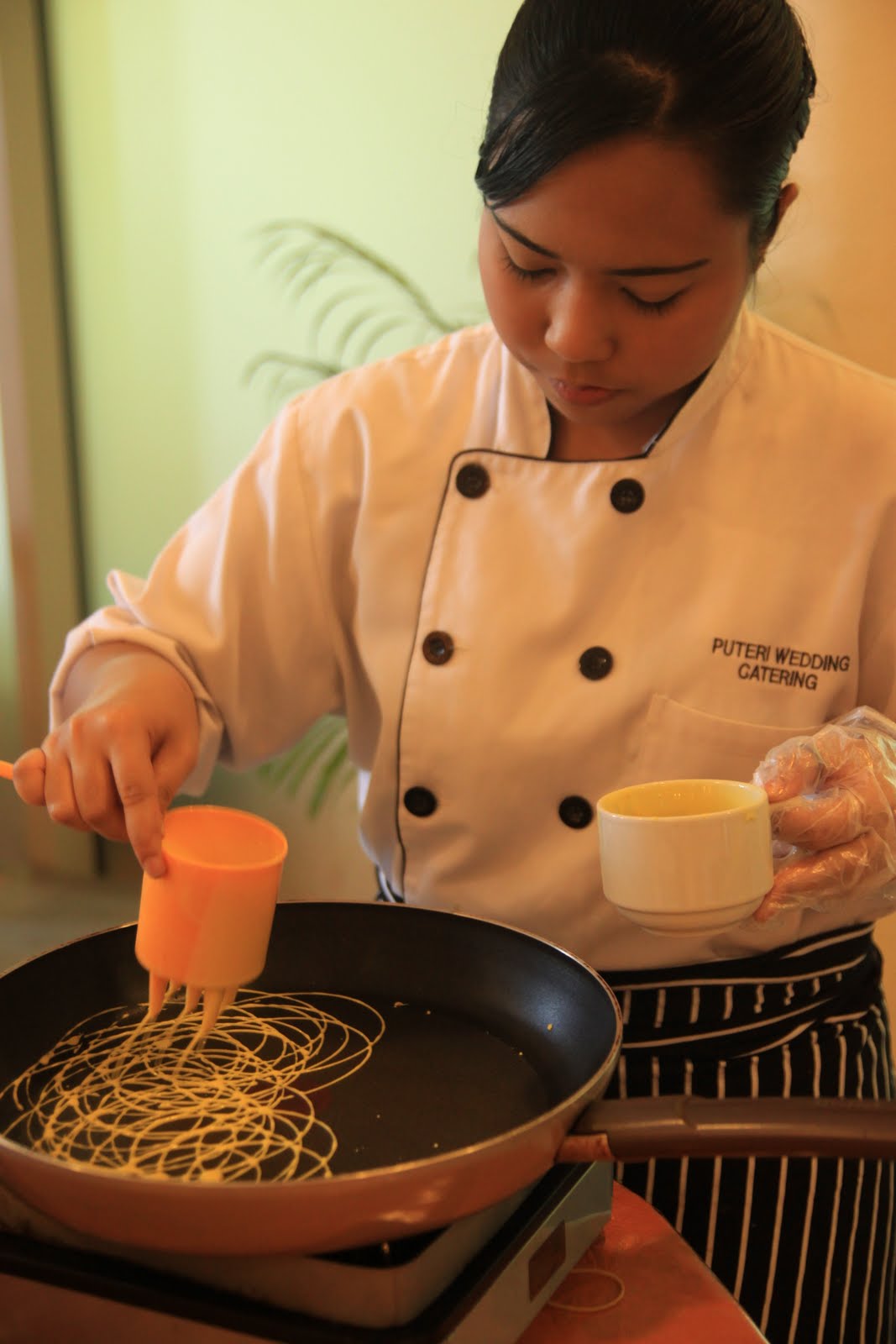 (PWS) Puteri Wedding Services: ROTI JALA(LIVE STATION)