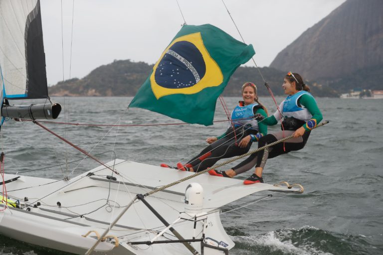 Decisão "mais difícil" da regata garantiu ouro de Martine e Kahena na vela