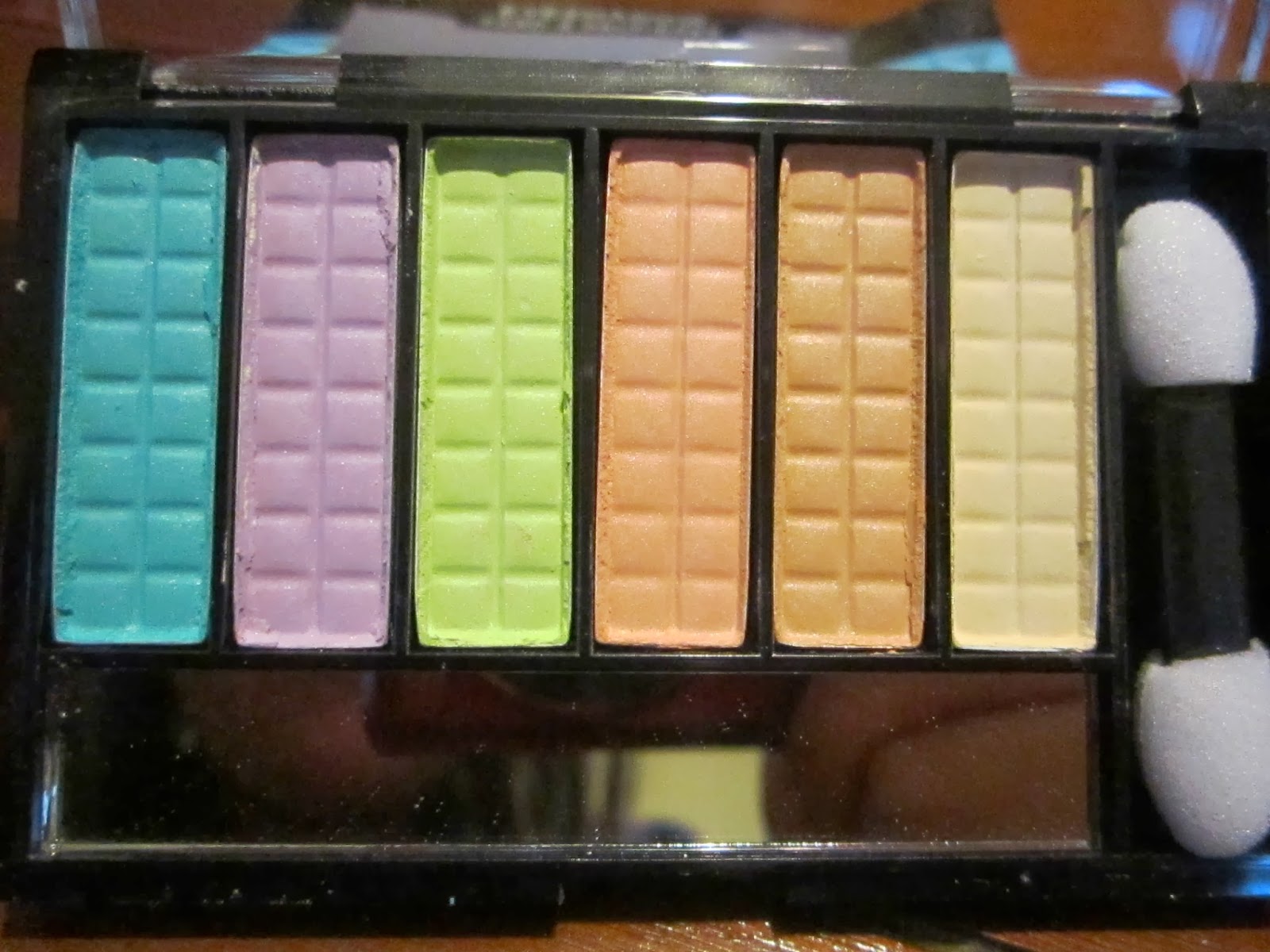 Made up & True : Aziza Cosmetics 6 Pan Eyeshadow Palettes Review