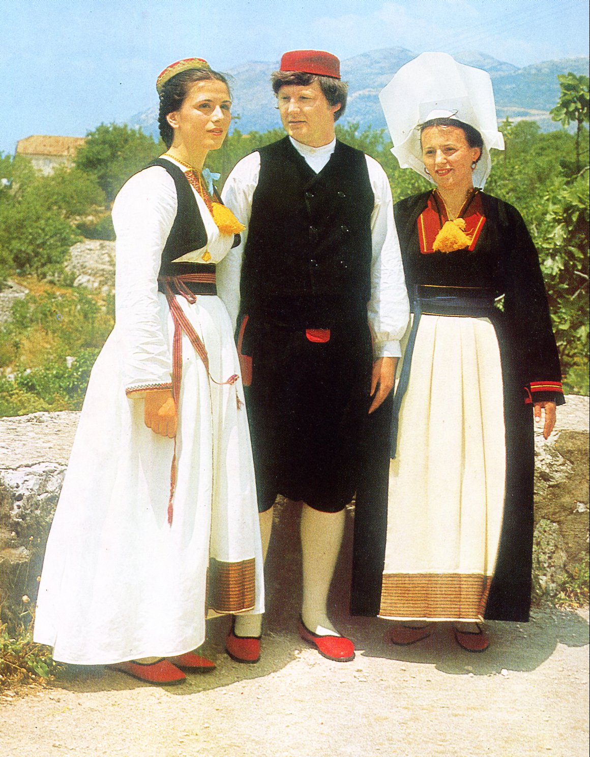 FolkCostume&Embroidery: Woman's Costume of South Dubrovnik County ...