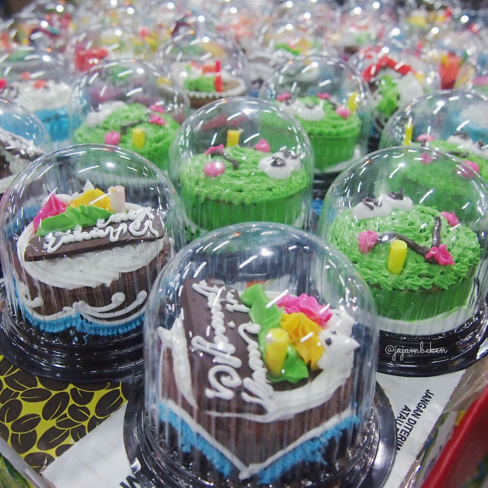 Kuliner Indonesia: 5 JENIS KUE DI PASAR KUE SUBUH SENEN