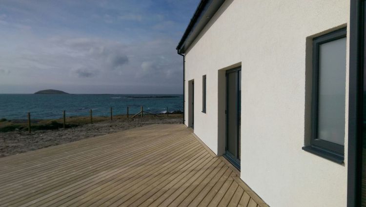 An Taigh Mor, Eriskay, Western Isles www.aroundaboutbritain.co.uk / BED ...