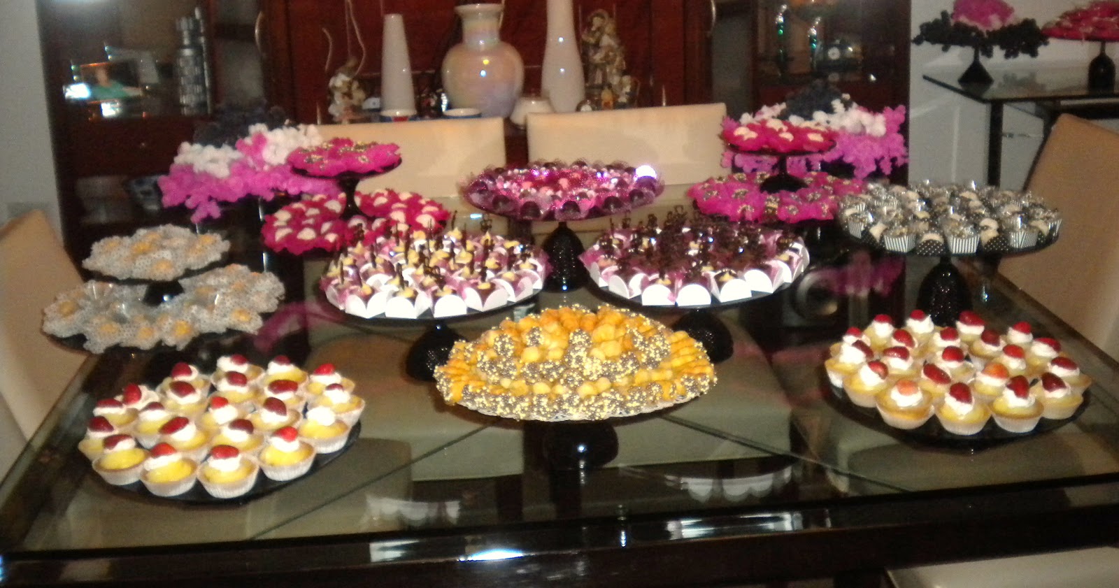 Sweet and Saucy: Fotos da Mesa de Doces do Aniversário da Minha Mãe