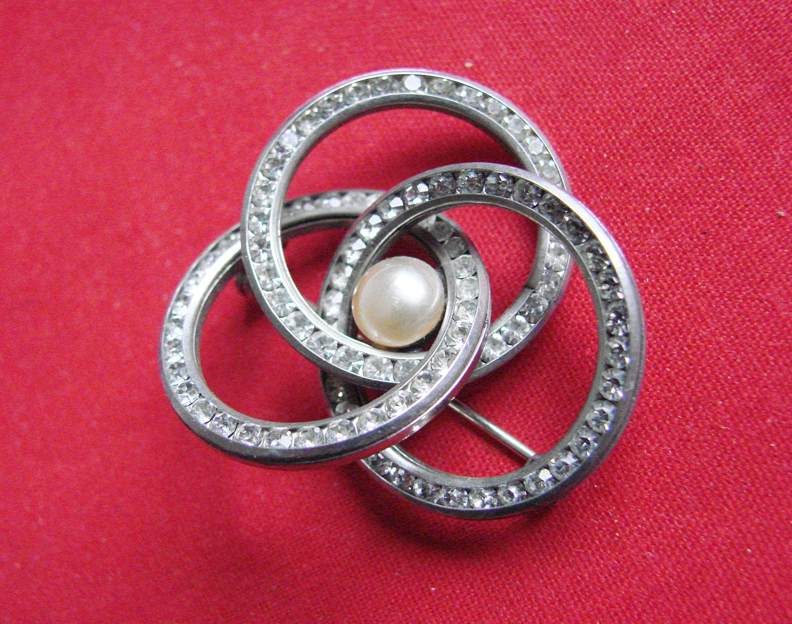 DULCEKAPPAVINTAGE: VINTAGE SPILLA CON CRISTALLI E PERLA - VINTAGE ...