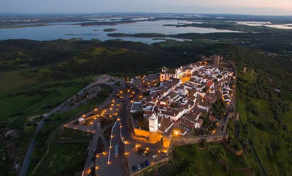 Vila Medieval de Monsaraz ao anoitecer | Pg