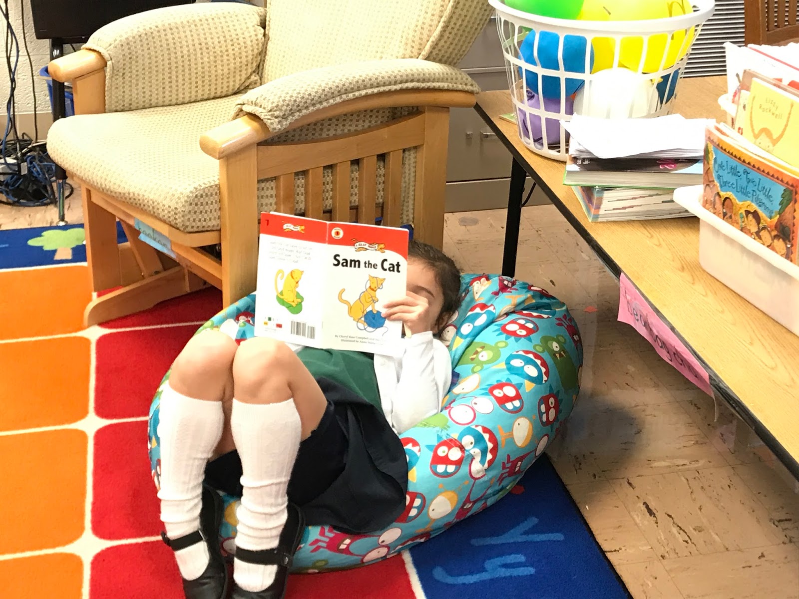 St. Pius Kindergarten: Reading our first reader, "Sam the Cat" on our own!
