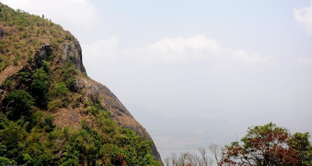 Tamilnadu Tourism: Kesavanpara View Point, Nelliampathy
