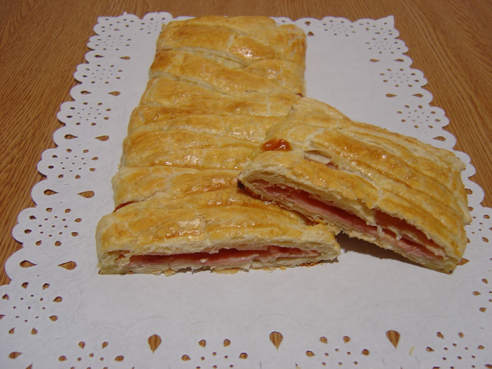 Harina que no falte...!: TRENZA DE HOJALDRE RELLENA DE JAMON YORK Y QUESO