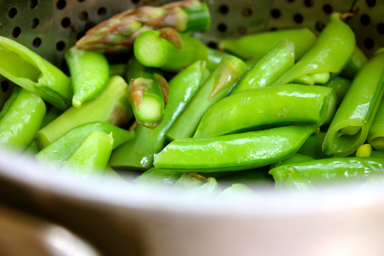 My Own Private Kitchen: Spring Vegetable and Rye Berry Salad
